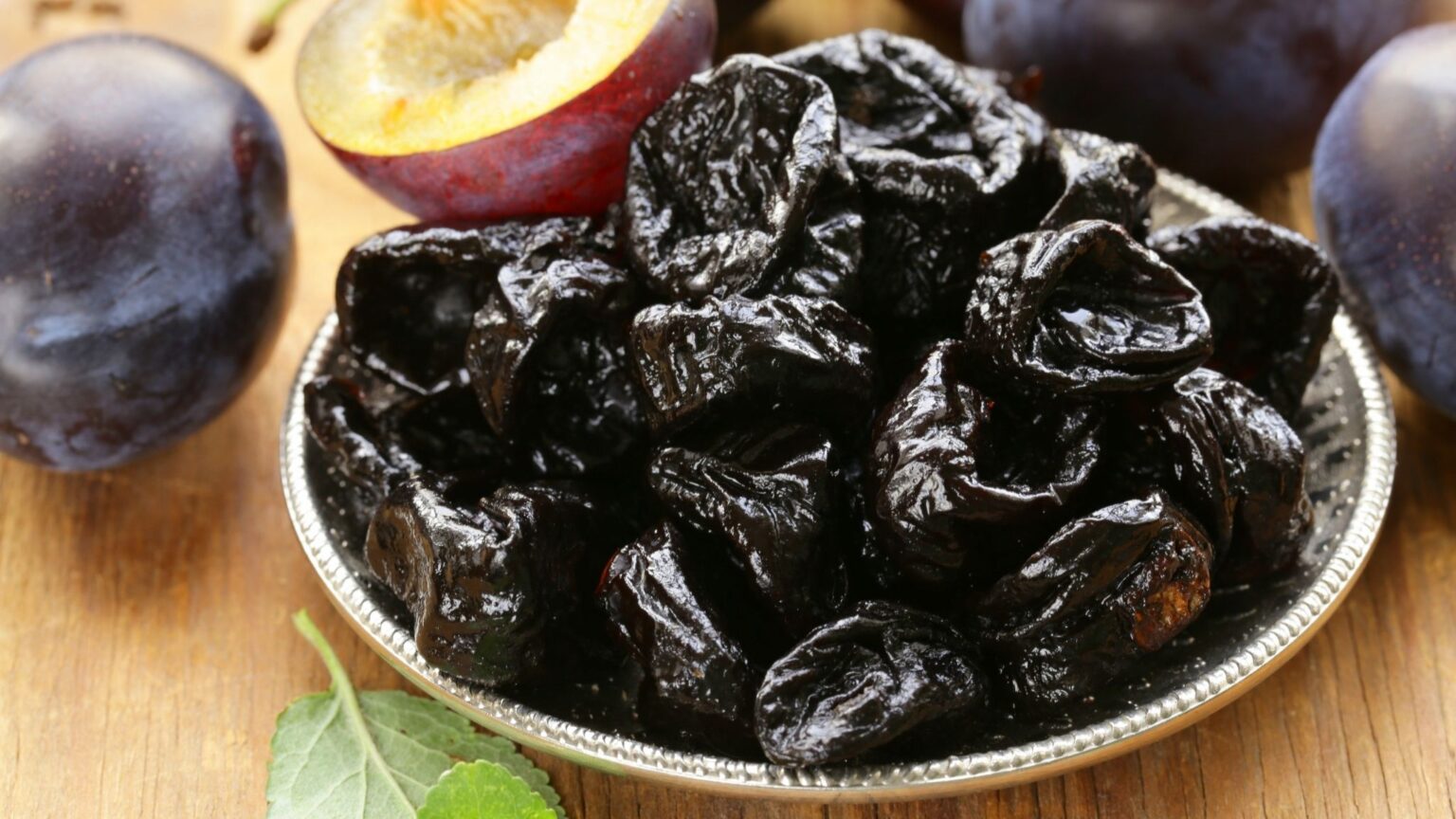 Ameixa seca: superfruta que cuida do intestino e da imunidade