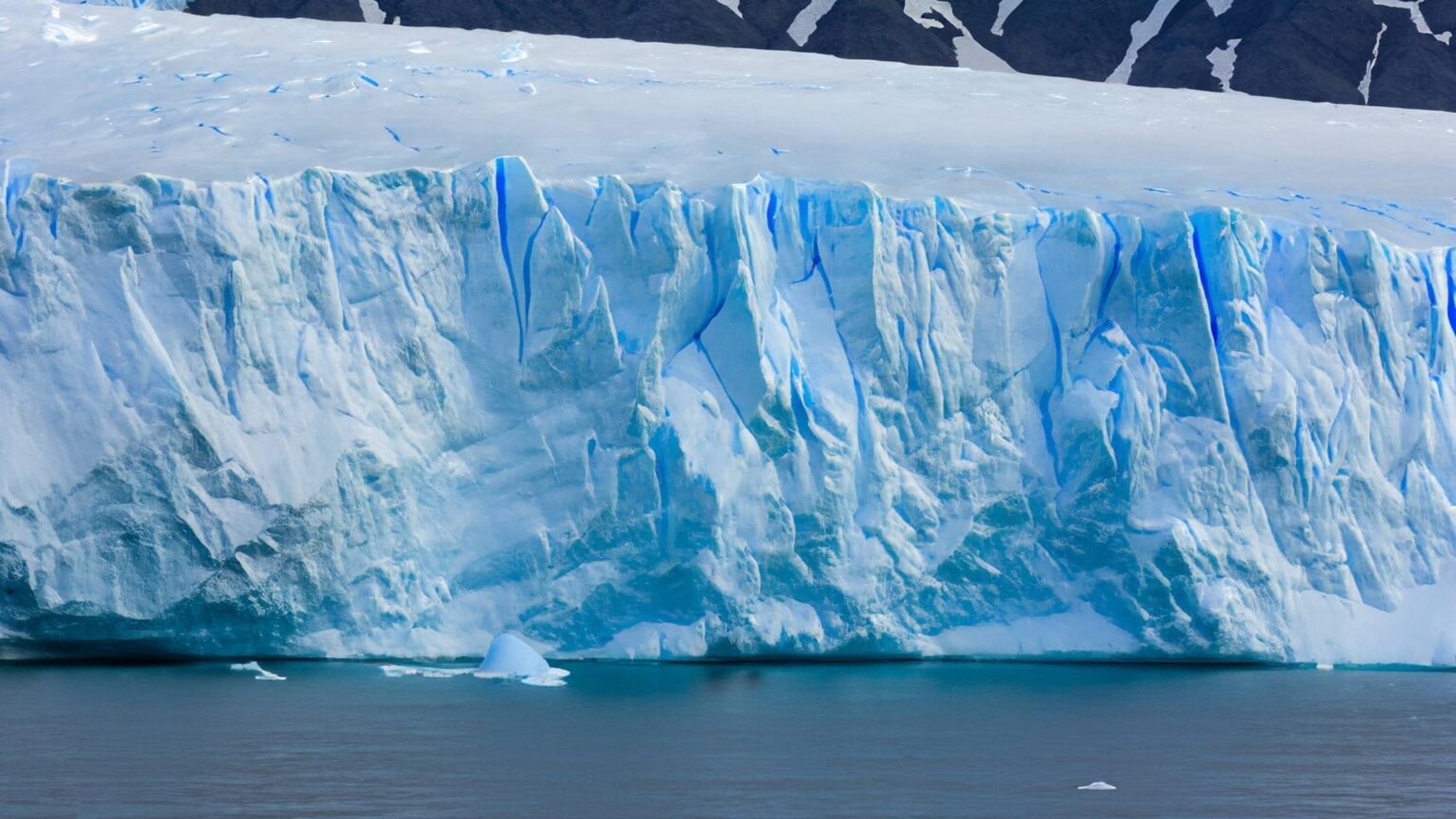 Geleira na Antártida colapsa em tempo recorde e alarma cientistas